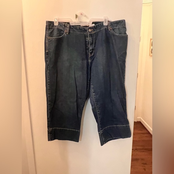 Levi's | Pants & Jumpsuits | Levi Capri Pants | Poshmark